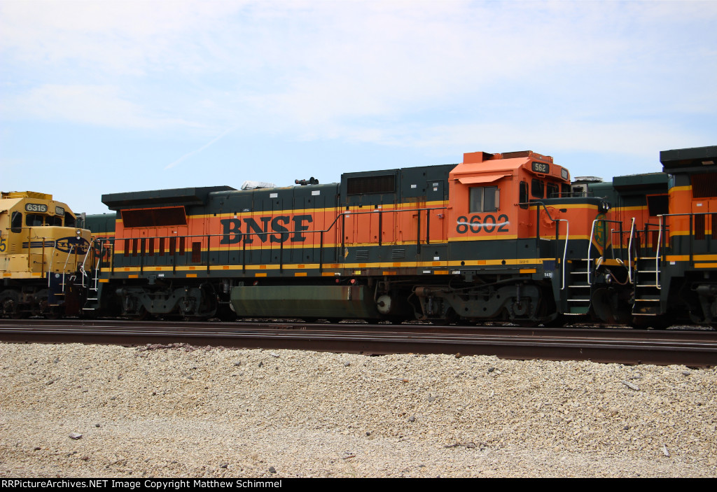 BNSF 8602 or BNSF 562